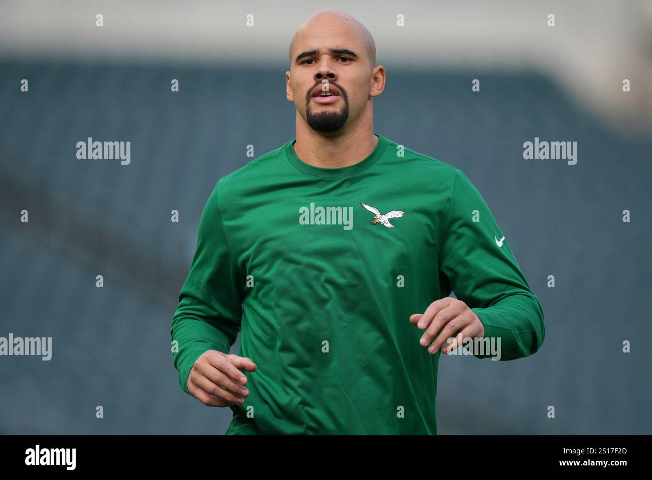 Philadelphia Eagles' Zack Baun warms up before an NFL football game ...
