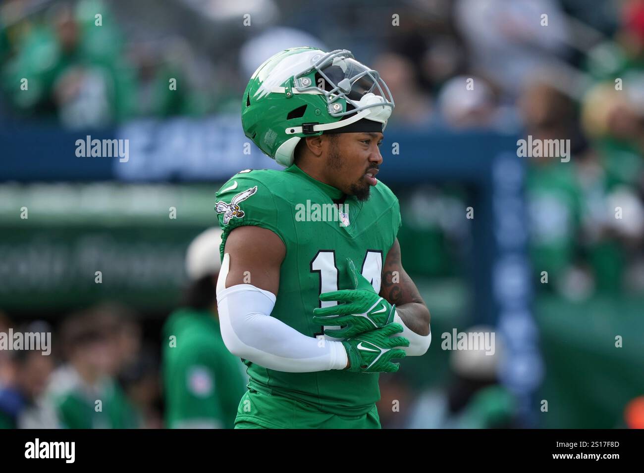 Philadelphia Eagles' Kenneth Gainwell warms up before an NFL football ...