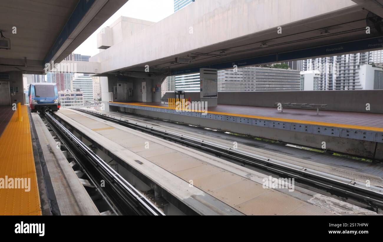 The tracks and stations of the Metromover in Miami - MIAMI, FLORIDA ...