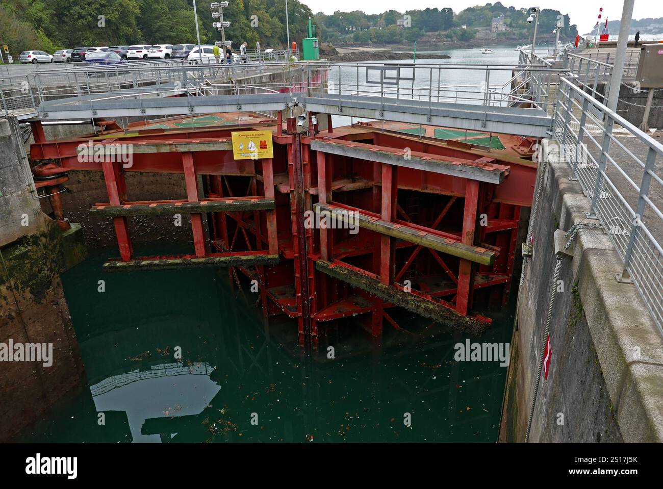 Tidal power station saint malo hi-res stock photography and images - Alamy