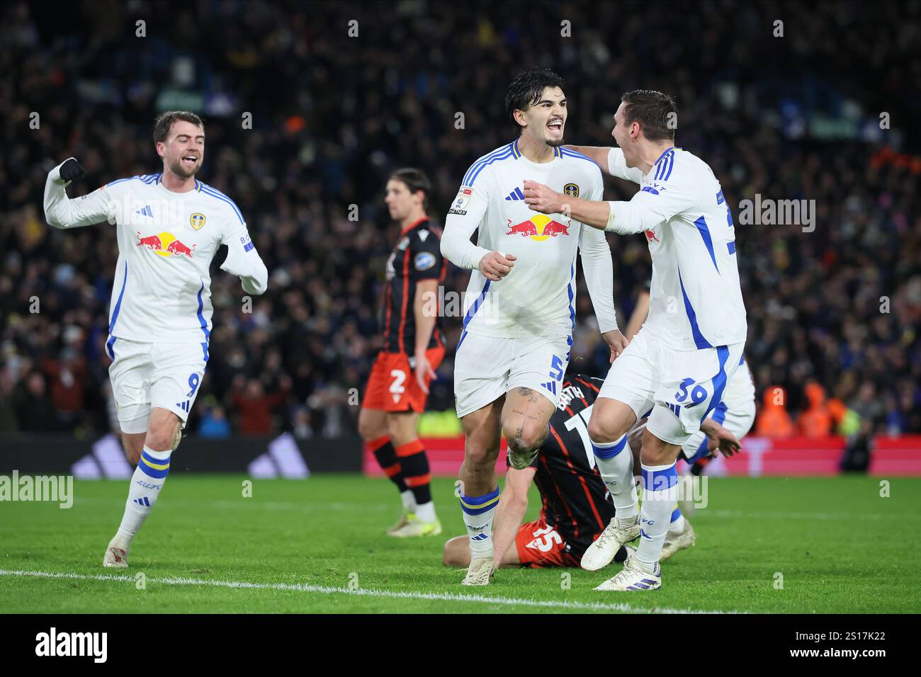 Pascal Struijk (Leeds United) scores his team's first goal during the ...