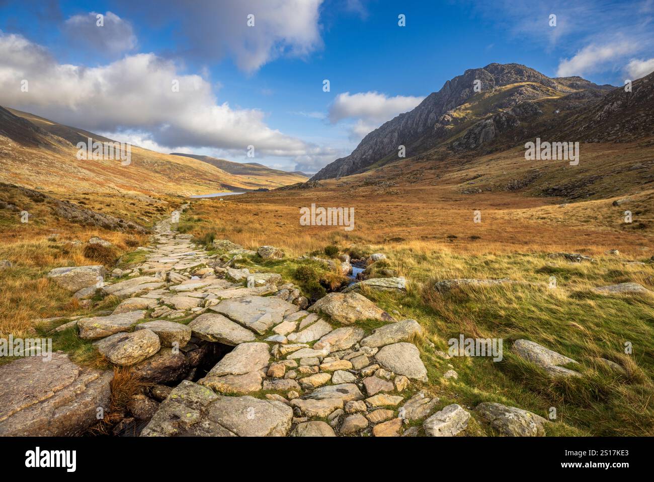 The stone path from Llyn Idwal to Llyn Ogwen with Tryfan Mountain in ...