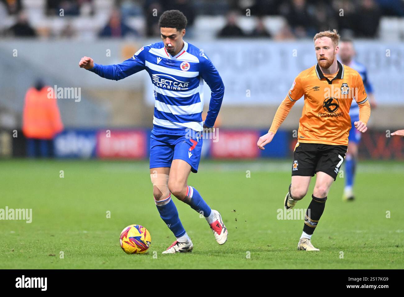 Harvey Knibbs (7 Reading) controls the ball during the Sky Bet League 1 ...