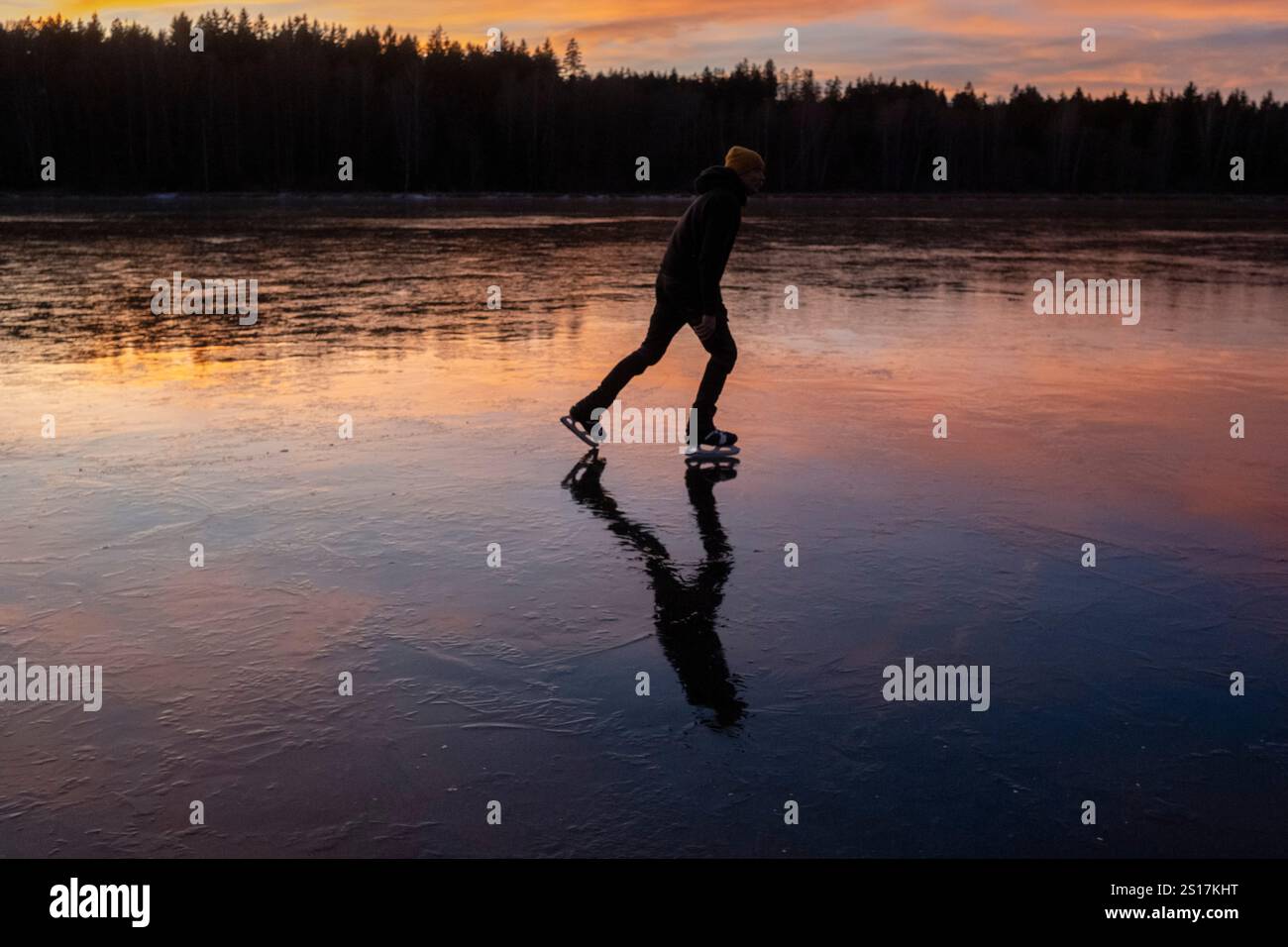 Pernek, Czech Republic. 01st Jan, 2025. The first enthusiasts set out ...
