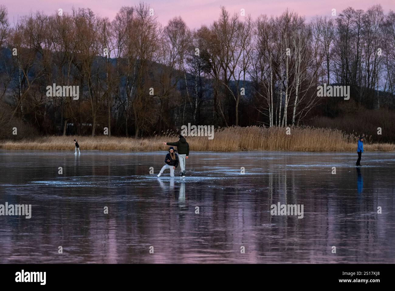 Pernek, Czech Republic. 01st Jan, 2025. The first enthusiasts set out ...