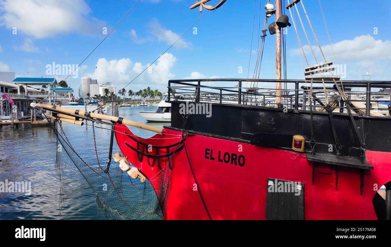 Pirate Boat at Bayside Marina and Pier 5 in Miami Florida - MIAMI ...