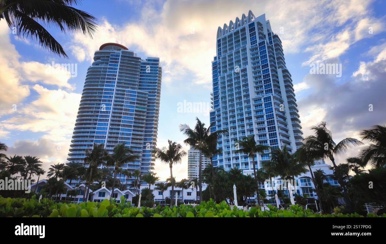Iconic buildings at South Pointe Miami Beach - MIAMI, UNITED STATES ...