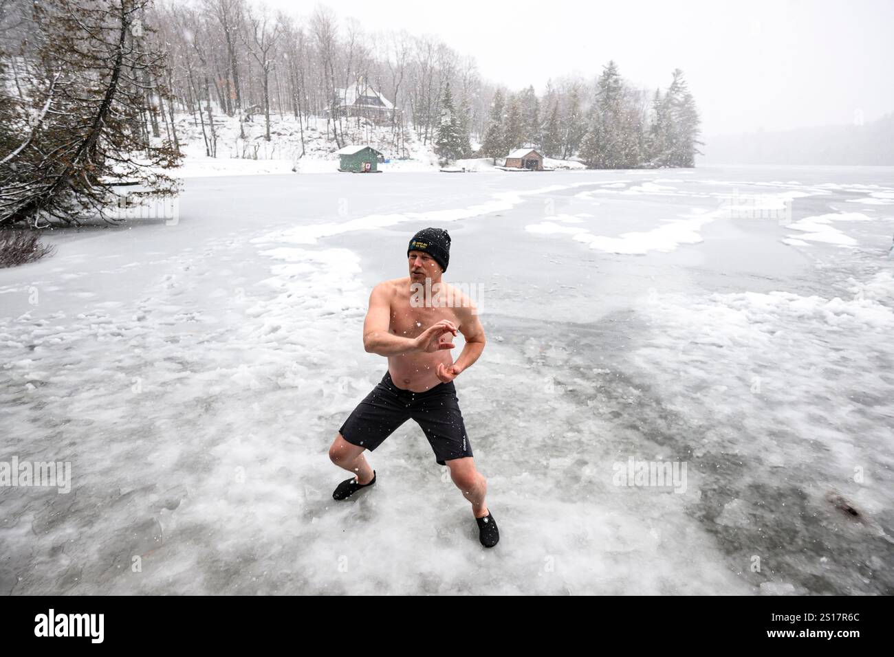 Chelsea, Can. 01st Jan, 2025. Richard Lee prepares to dip in the waters ...