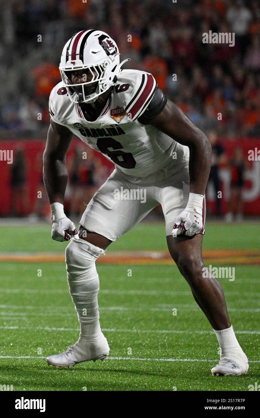 South Carolina tight end Joshua Simon (6) sets up to block during the ...