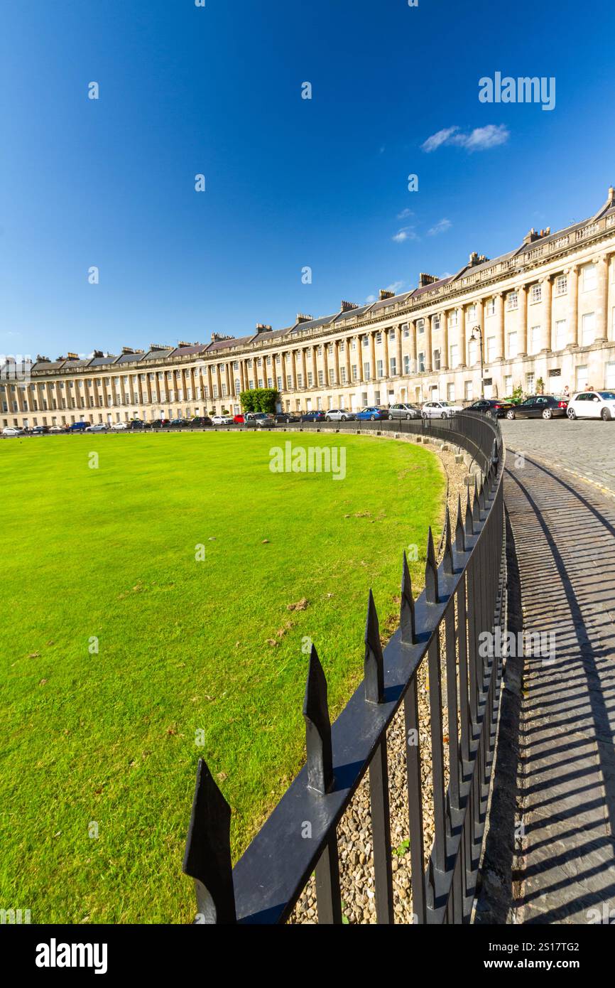 BATH, ENGLAND AUGUST 26 2021: Curve of royal Crescent, Georgian terrace ...