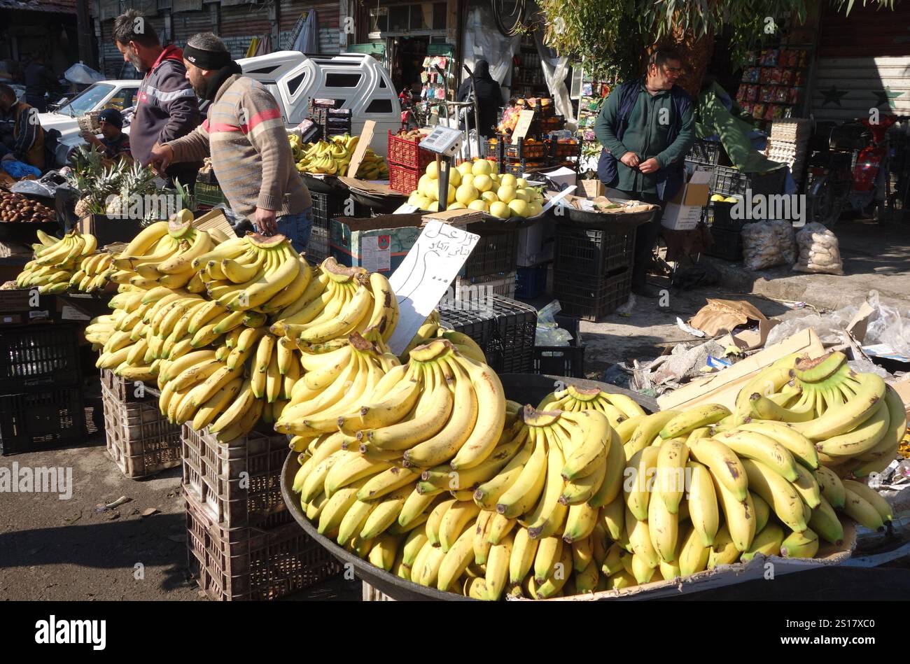 Damascus Sham, Syria. 01st Jan, 2025. Fruit vendors in Damascus, Syria ...
