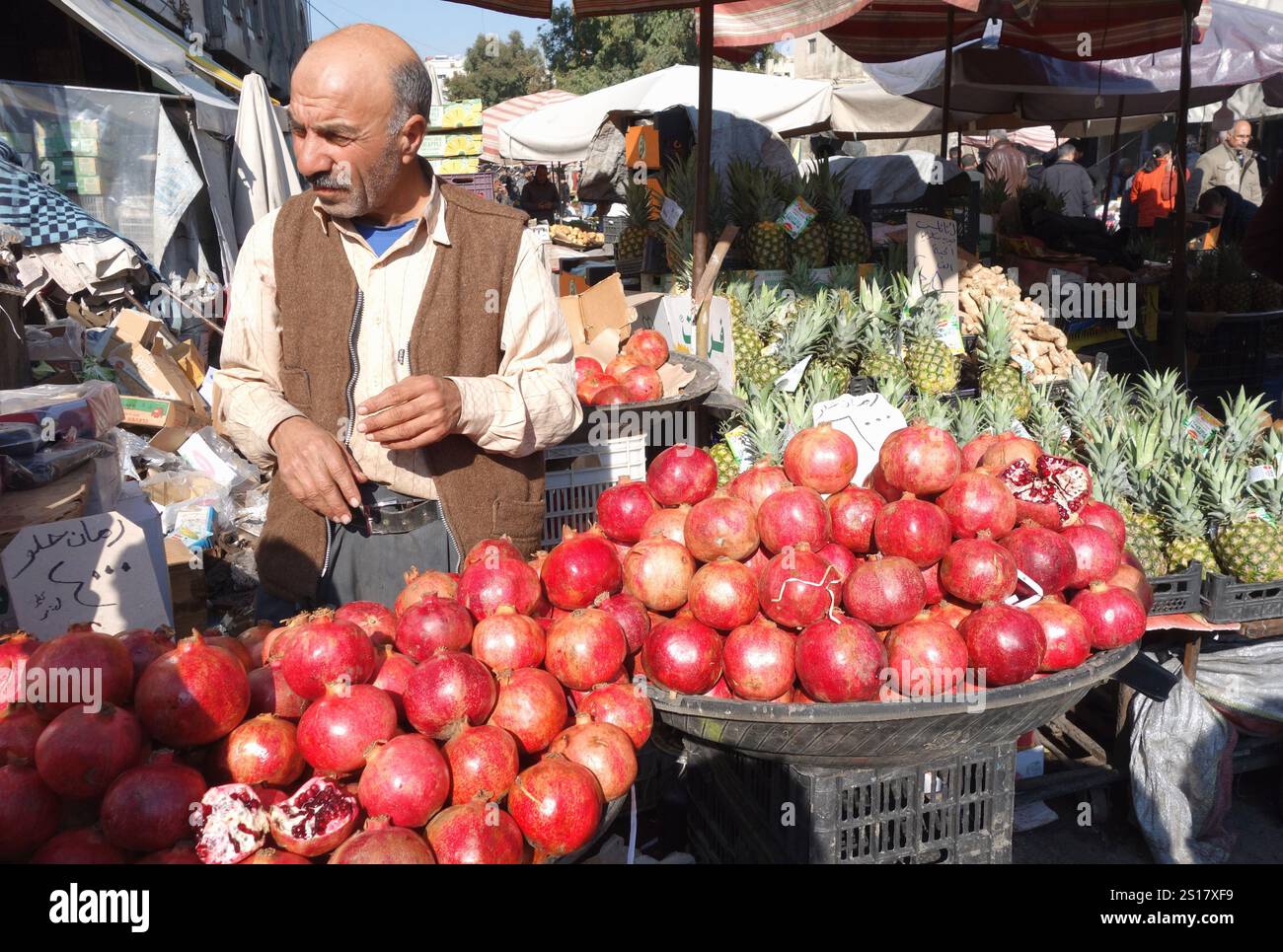 Damascus Sham, Syria. 01st Jan, 2025. Fruit vendor in old Damascus ...