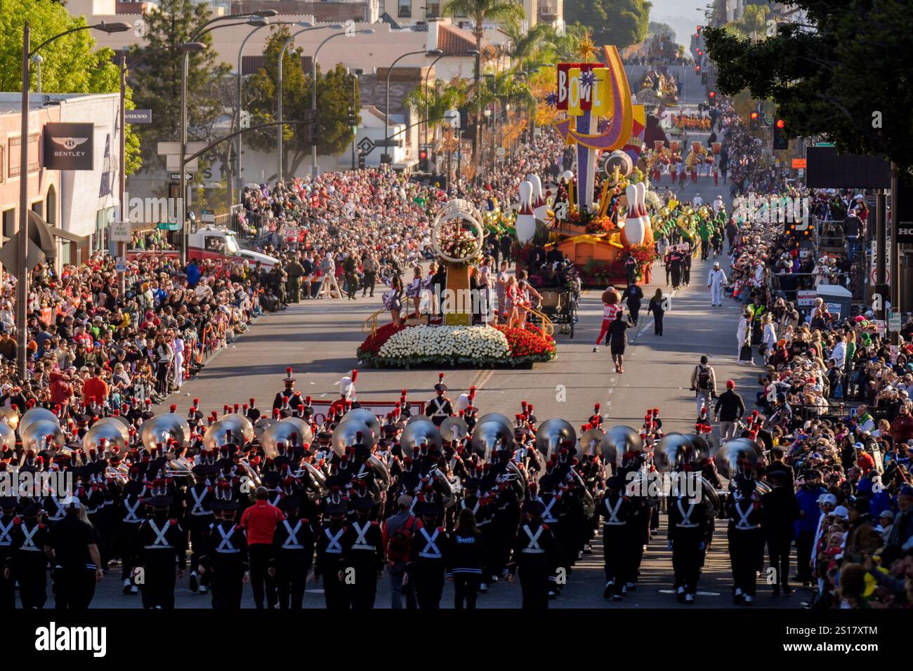 Marching bands perform along Colorado Blvd. for the 136th Rose Parade ...