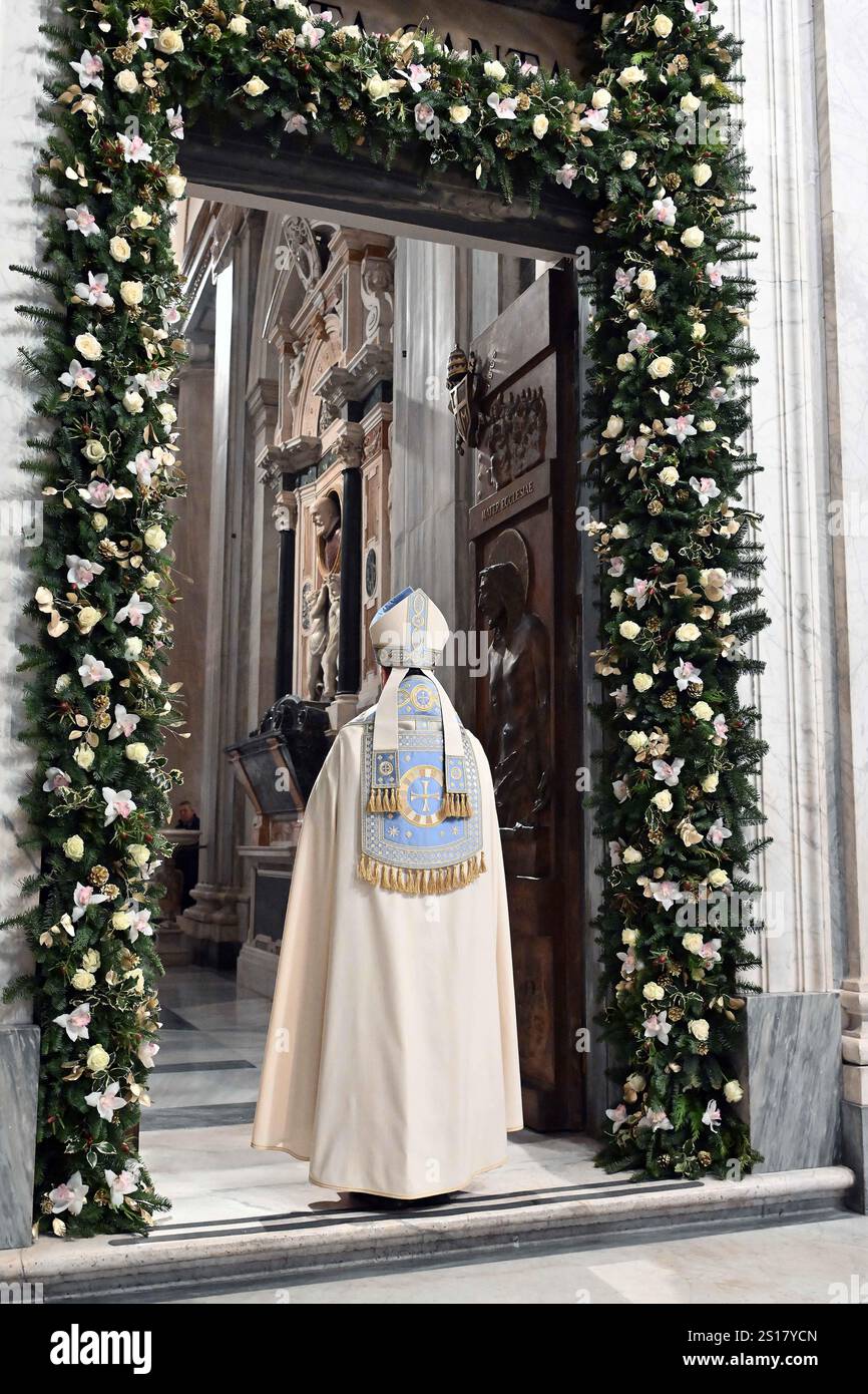 **NO LIBRI** Italy, Rome, 2025/1/1 .Cardinal Rolandas Makrickas opening ...