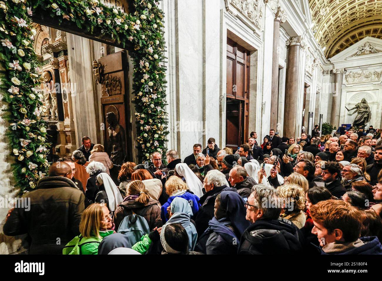 Rome, Italy. 1st Jan, 2025. Pilgrims queue to pass through the Holy ...