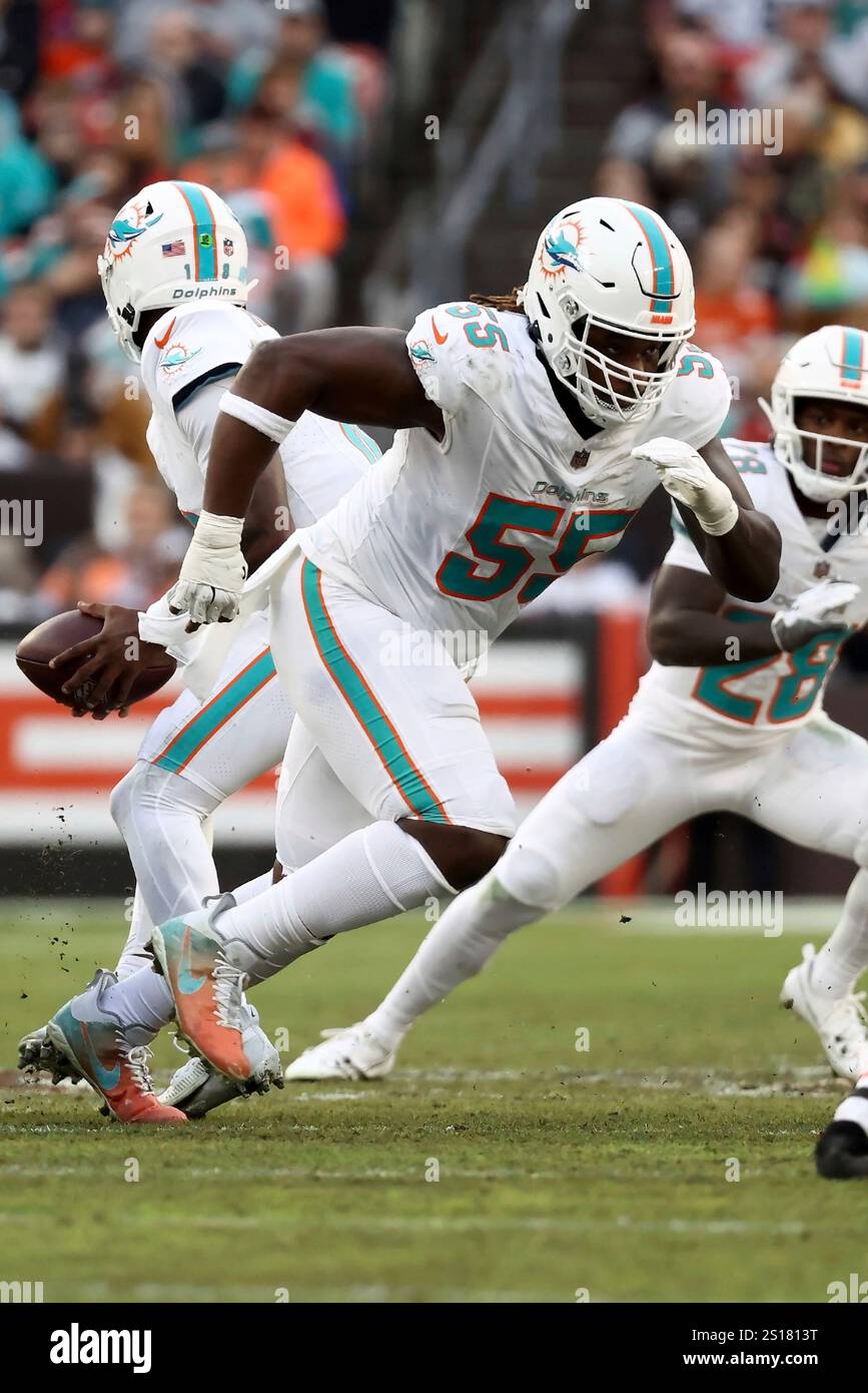 Miami Dolphins guard Aaron Brewer (55) looks to make a block during an ...