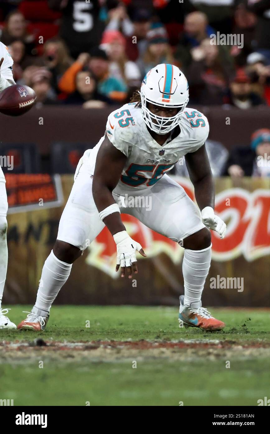 Miami Dolphins guard Aaron Brewer (55) looks to make a block during an ...