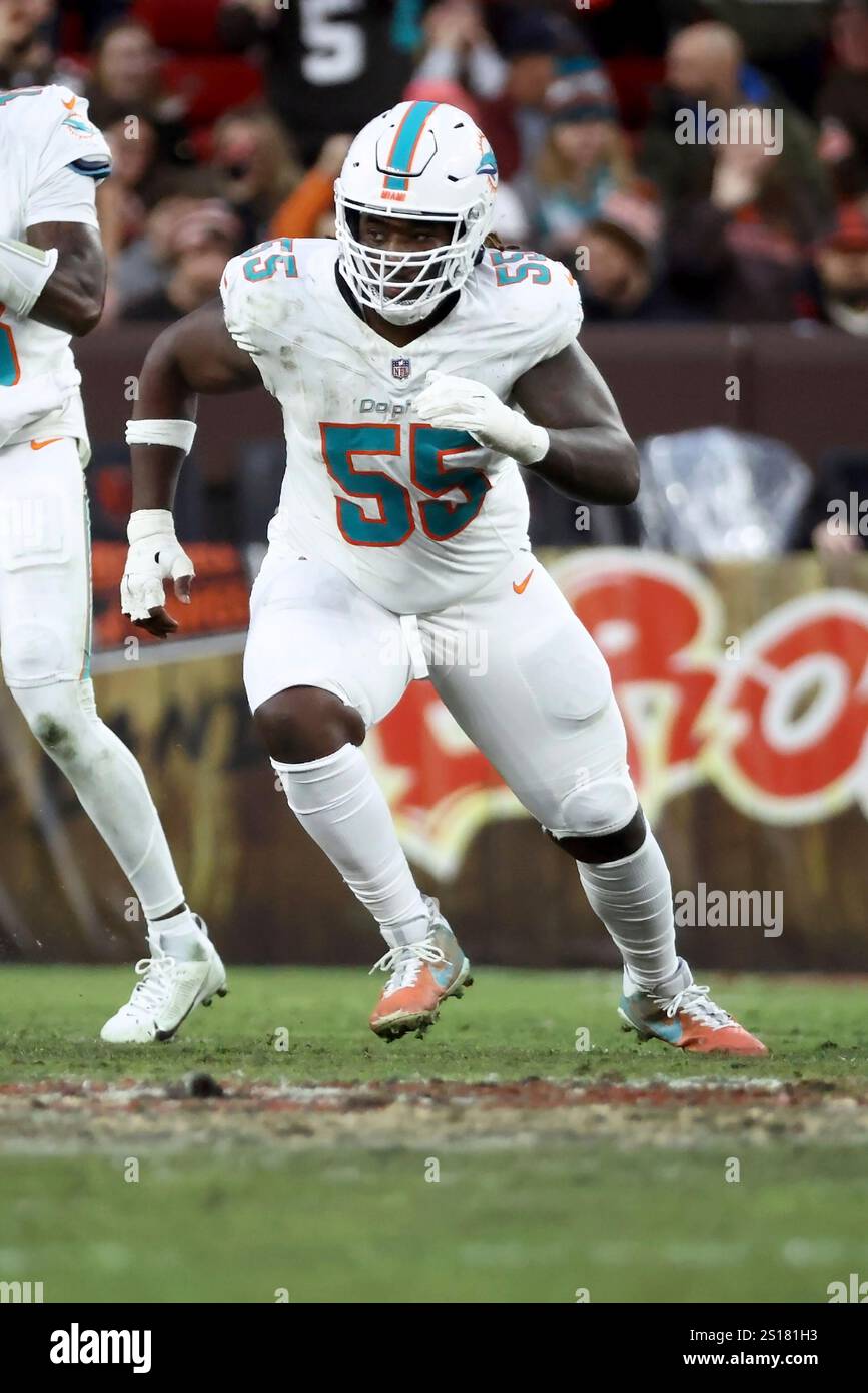 Miami Dolphins guard Aaron Brewer (55) looks to make a block during an ...