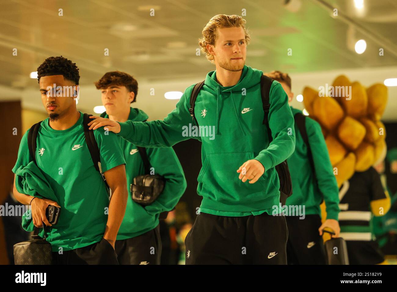 Lisbon, Portugal. 29th, December 2024. Morten Hjulmand of Sporting CP ...