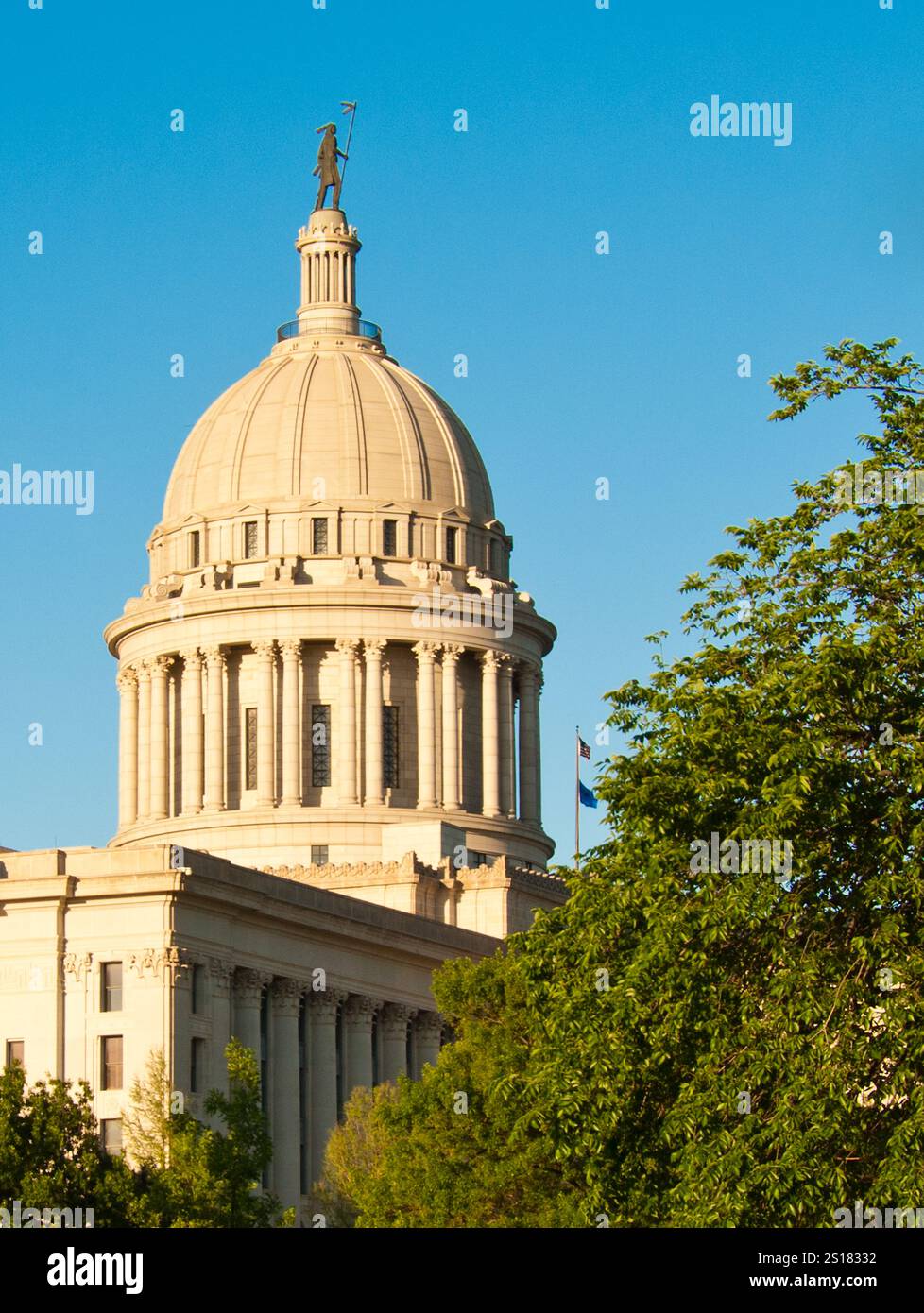Oklahoma city greco roman state capitol hi-res stock photography and ...