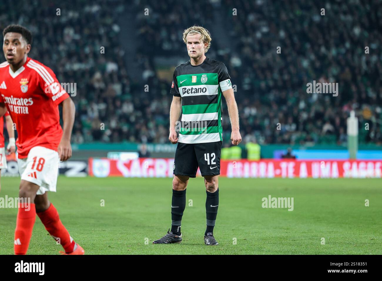 Lisbon, Portugal. 29th, December 2024. Morten Hjulmand (42) of Sporting ...