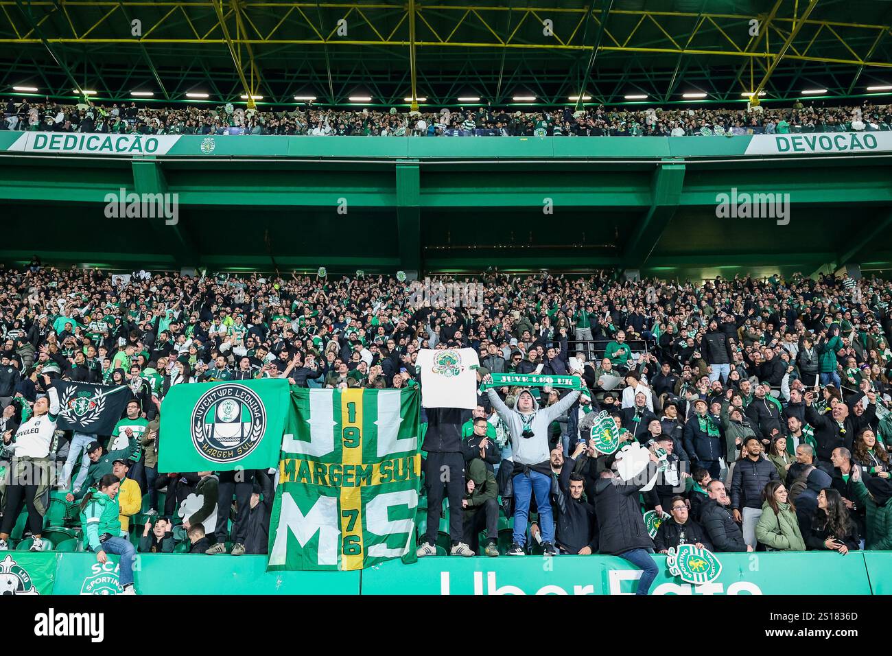 Lisbon, Portugal. 29th, December 2024. Football fans of Sporting CP ...