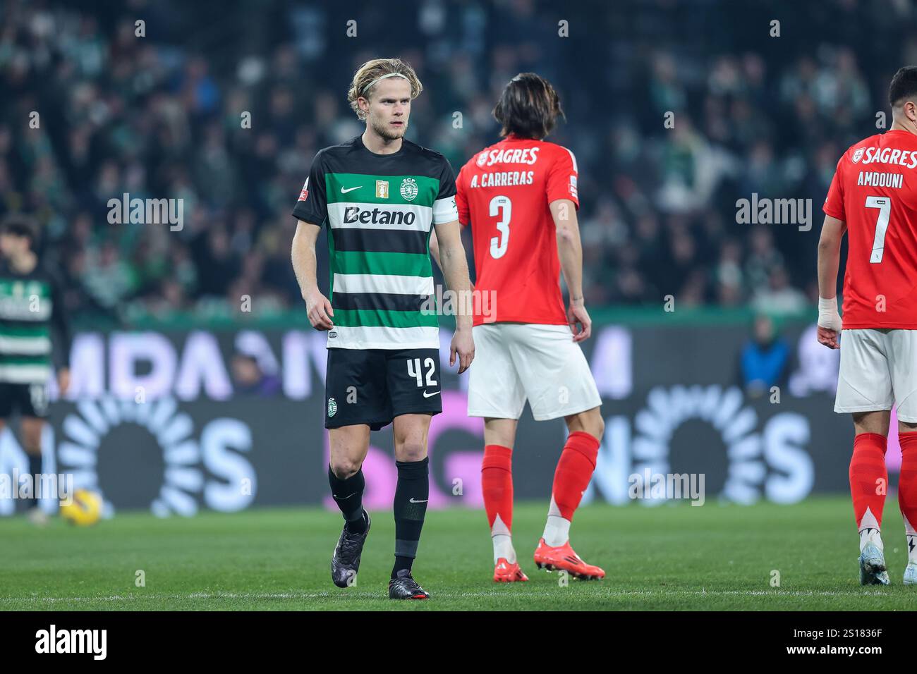 Lisbon, Portugal. 29th, December 2024. Morten Hjulmand (42) of Sporting ...