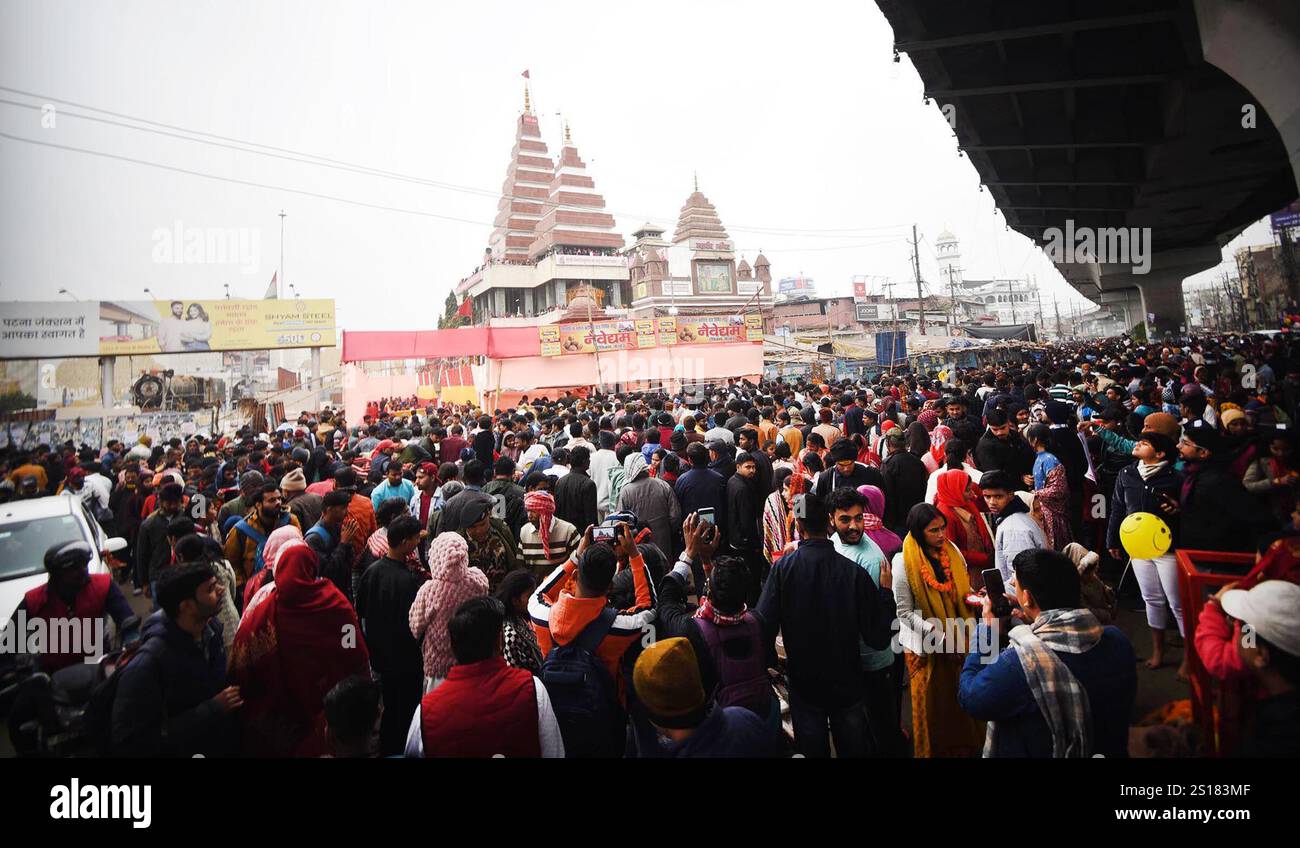 PATNA, INDIA - JANUARY 1: Devotee people gather around Mahavir Mandir ...