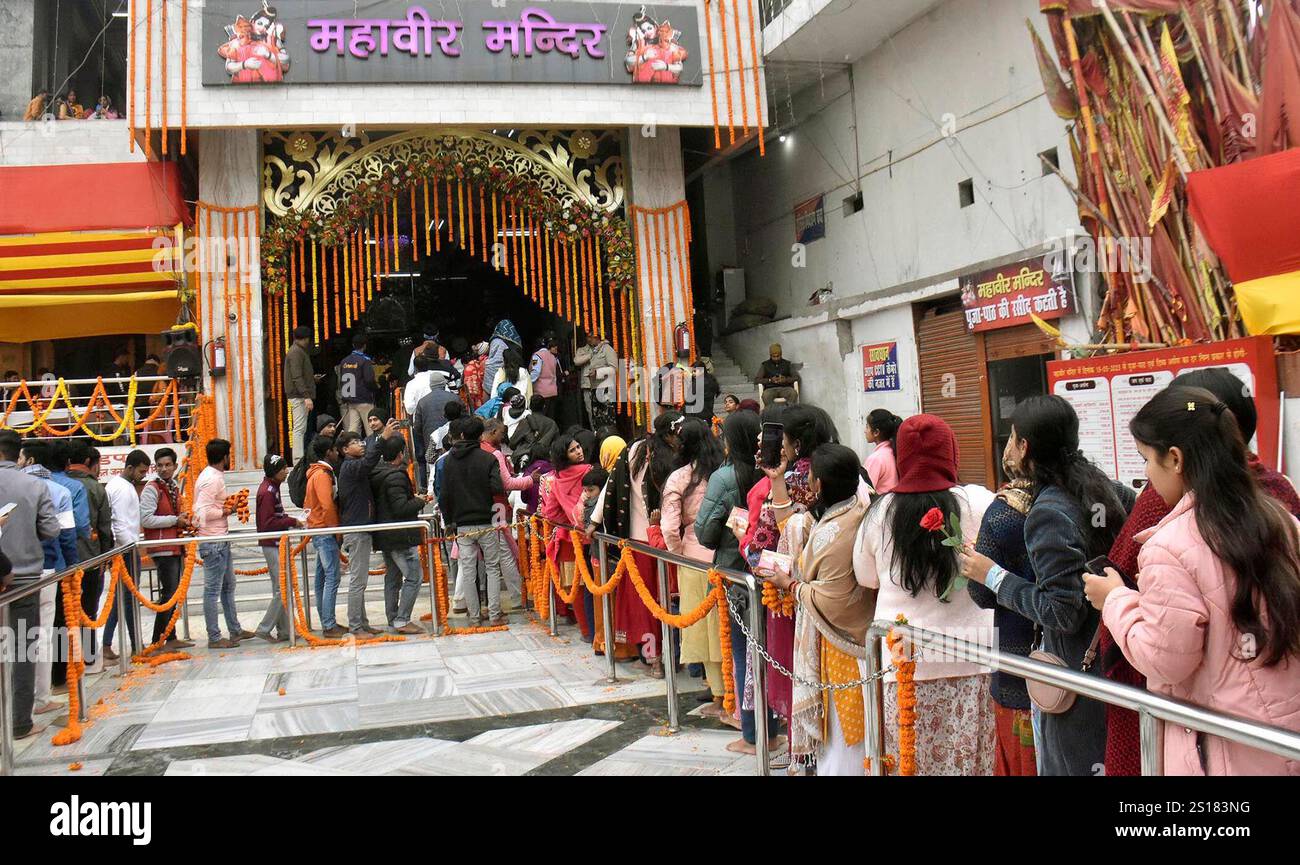PATNA, INDIA - JANUARY 1: Gather of devotee people around Mahavir ...