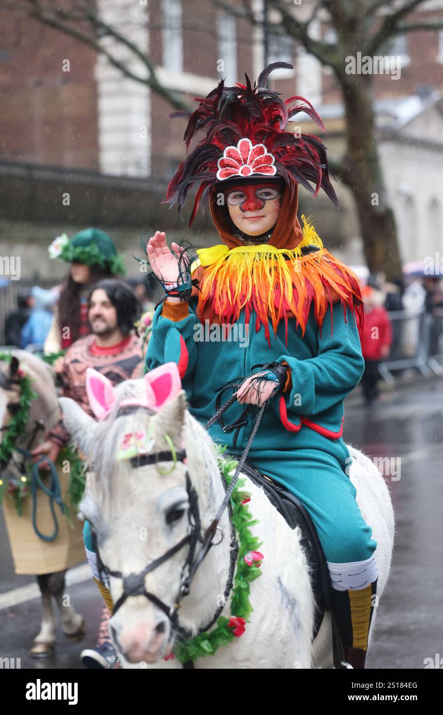London, UK 1st January 2025.Revellers braved heavy rain to watch London ...