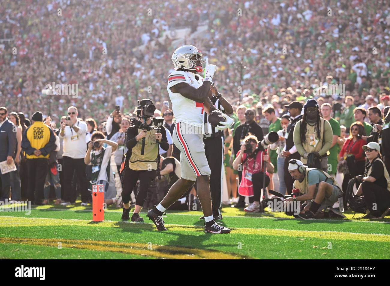 Ohio State wide receiver Jeremiah Smith (4) celebrates his touchdown ...