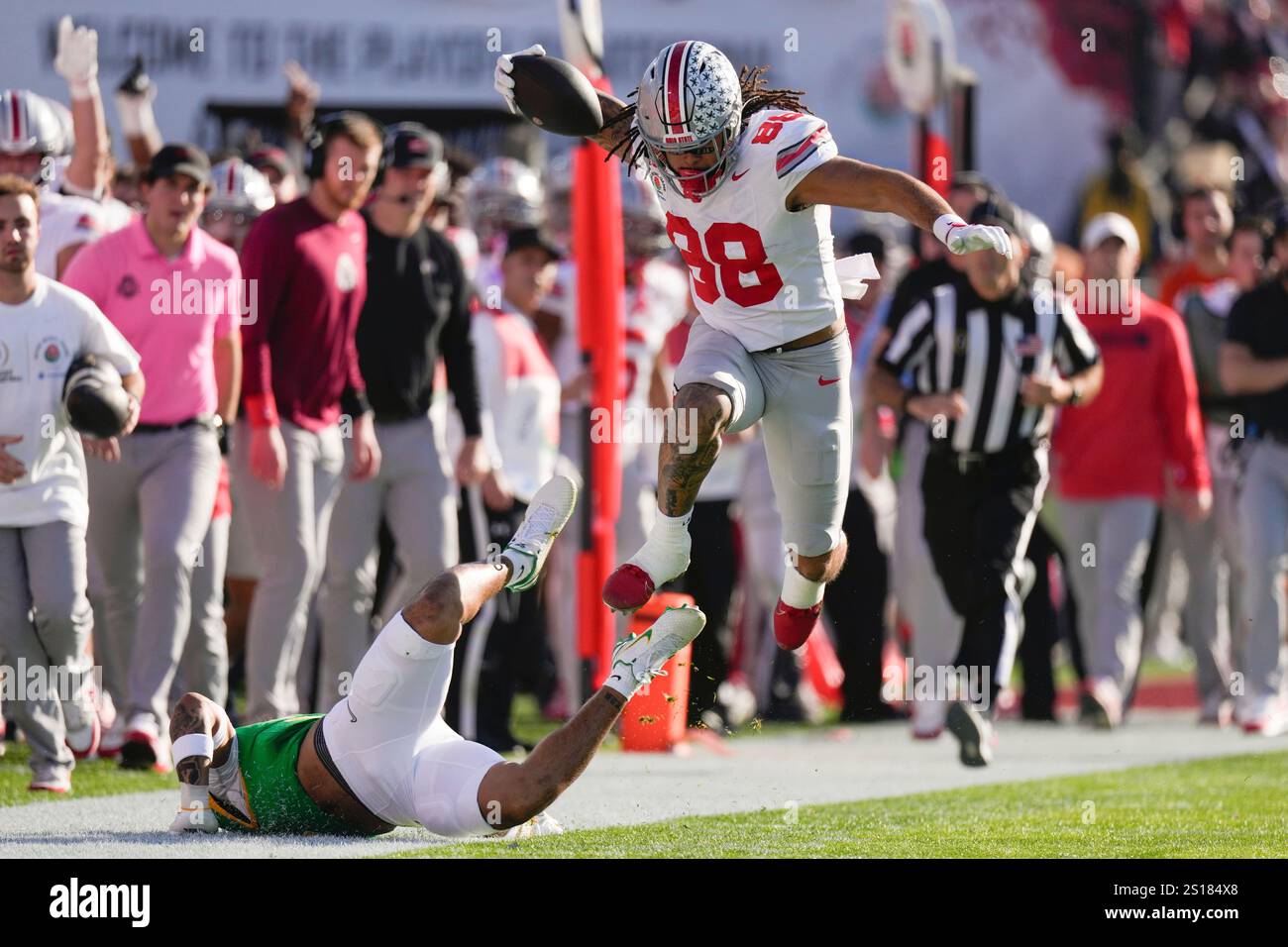Ohio State tight end Gee Scott Jr. (88) evades a tackle during the ...