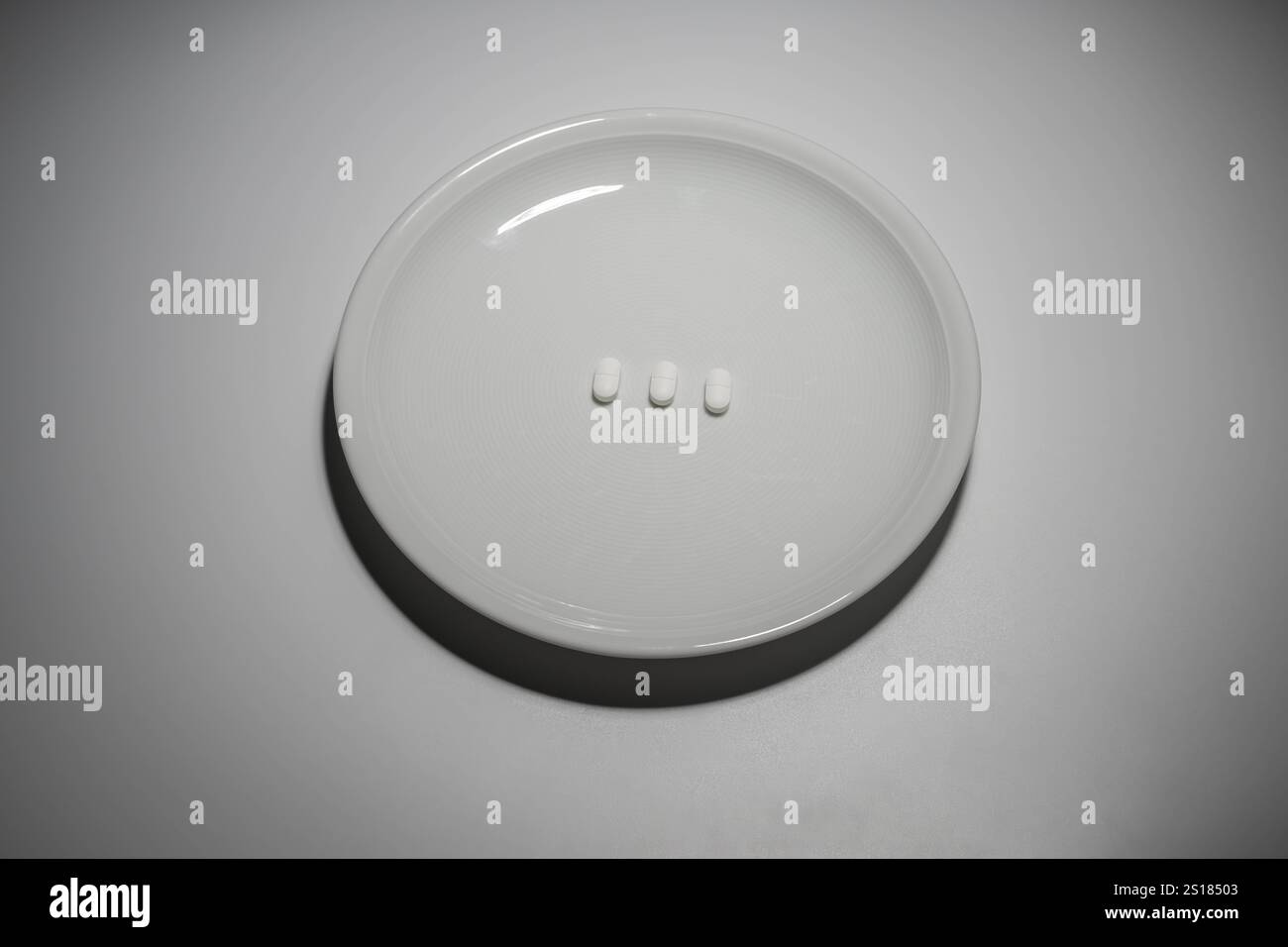 Drei Tabletten als Diätsymbol , Deutschland, 01.01.2025, Drei weiße ...