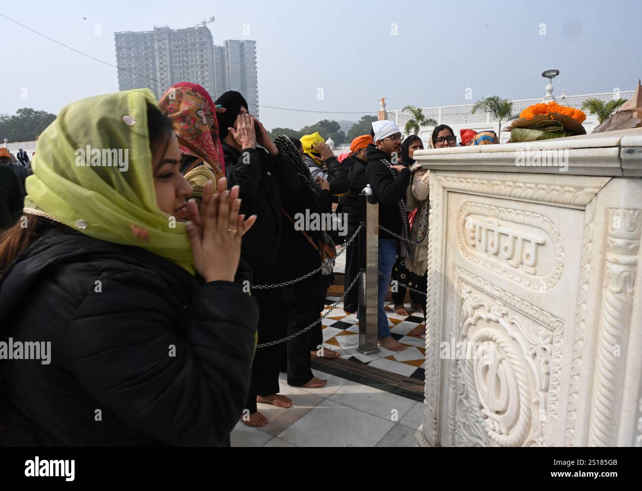 New Delhi, India. 01st Jan, 2025. NEW DELHI, INDIA - JANUARY 1: Devotees visit Bangla Sahib ...