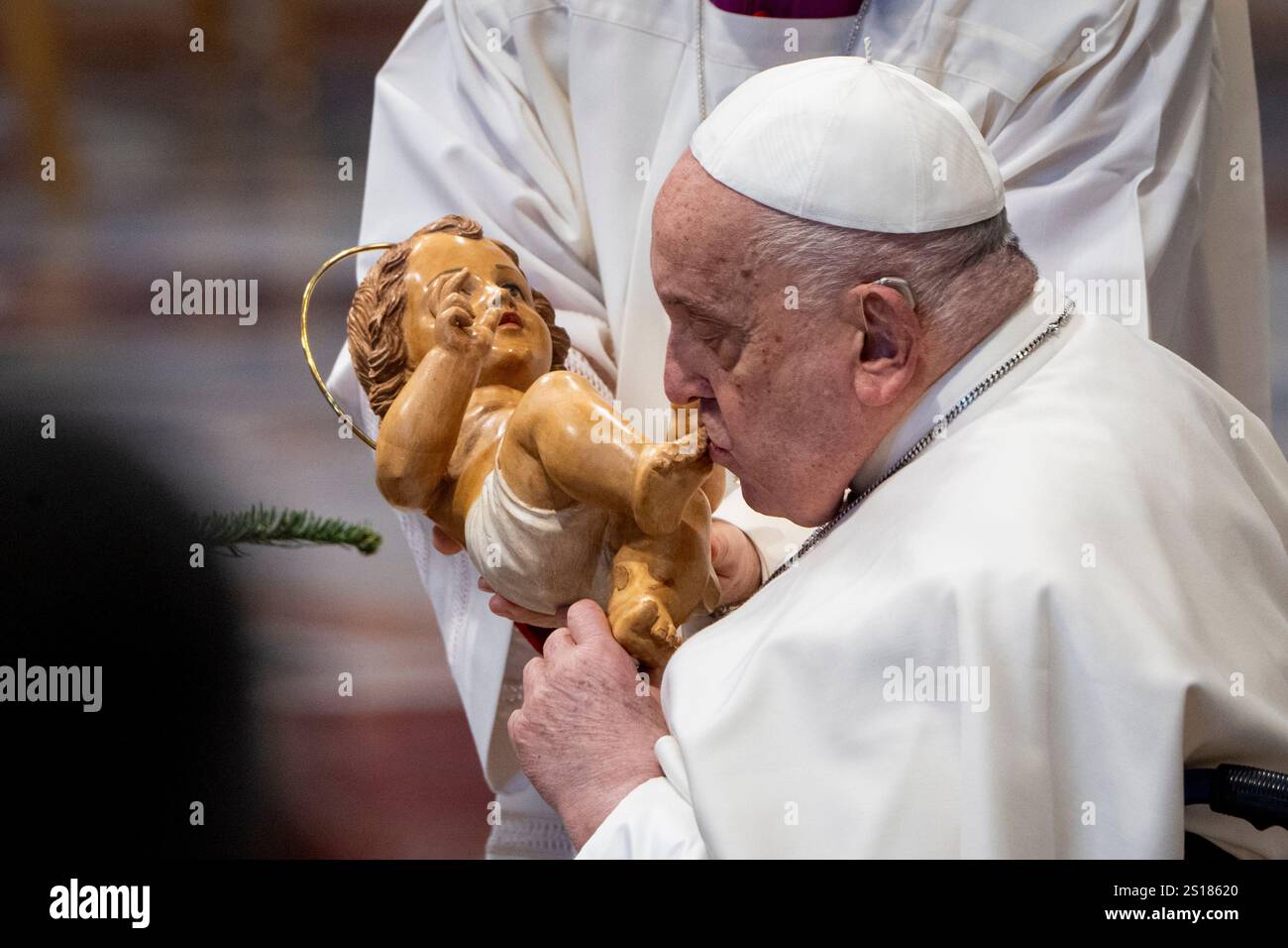 Vatican, Vatican. 01st Jan, 2025. Pope Francis kisses a statuette ...