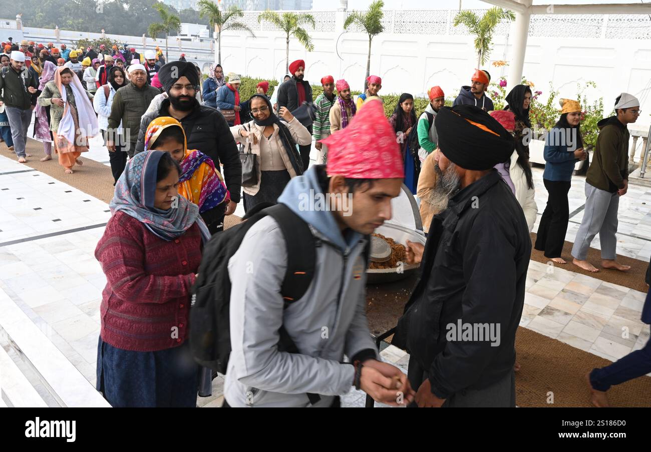 New Delhi, India. 01st Jan, 2025. NEW DELHI, INDIA - JANUARY 1: Devotees visit Bangla Sahib ...