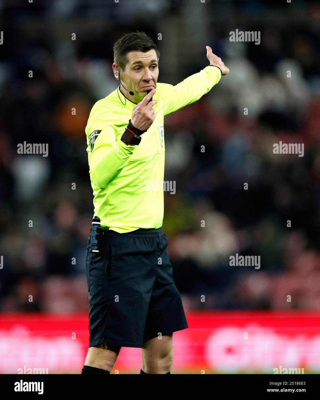 Referee Matthew Donohue during the Sky Bet Championship match at the ...