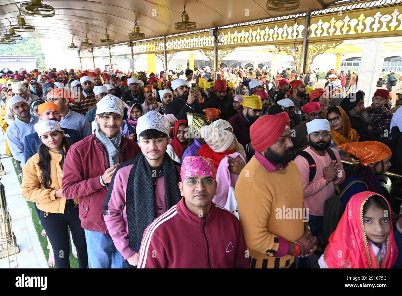 New Delhi, India. 01st Jan, 2025. NEW DELHI, INDIA - JANUARY 1: Devotees visit Bangla Sahib ...