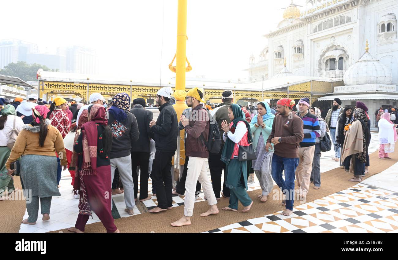 New Delhi, India. 01st Jan, 2025. NEW DELHI, INDIA - JANUARY 1: Devotees visit Bangla Sahib ...