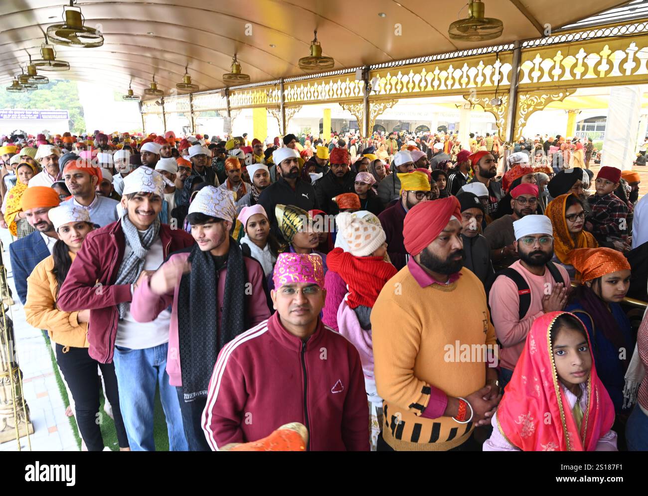 New Delhi, India. 01st Jan, 2025. NEW DELHI, INDIA - JANUARY 1: Devotees visit Bangla Sahib ...