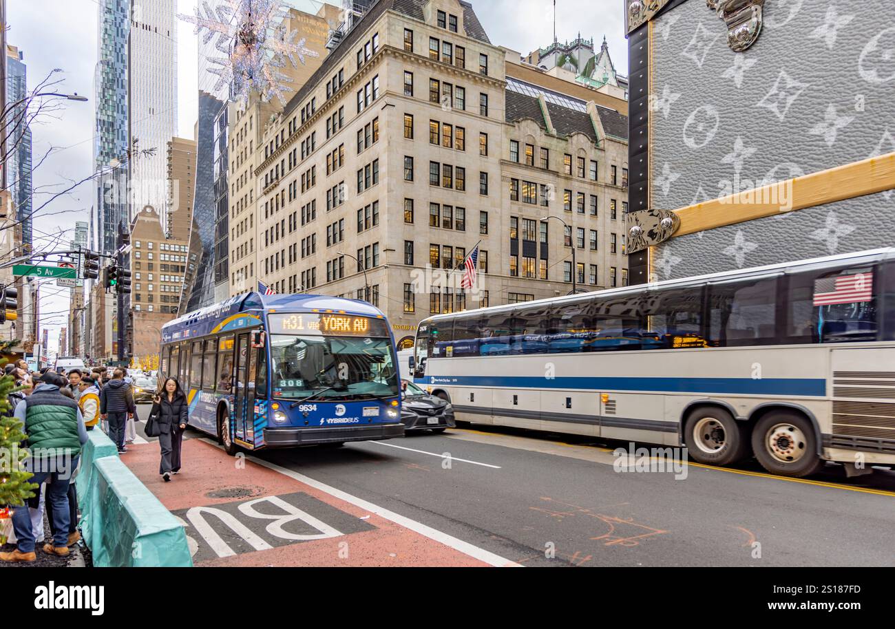 busy nyc intersection of 57th street and fifth avenue, nyc Stock Photo ...