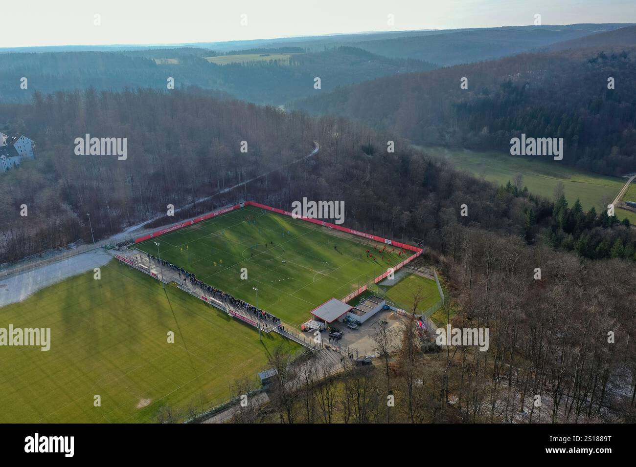 Heidenheim, Deutschland. 01st Jan, 2025. Die Voith Arena und Ihre Sportplaetze im winterlichen ...