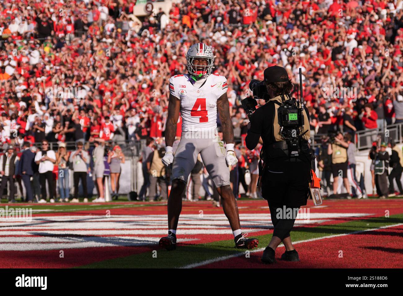 Ohio State wide receiver Jeremiah Smith (4) celebrates his touchdown ...