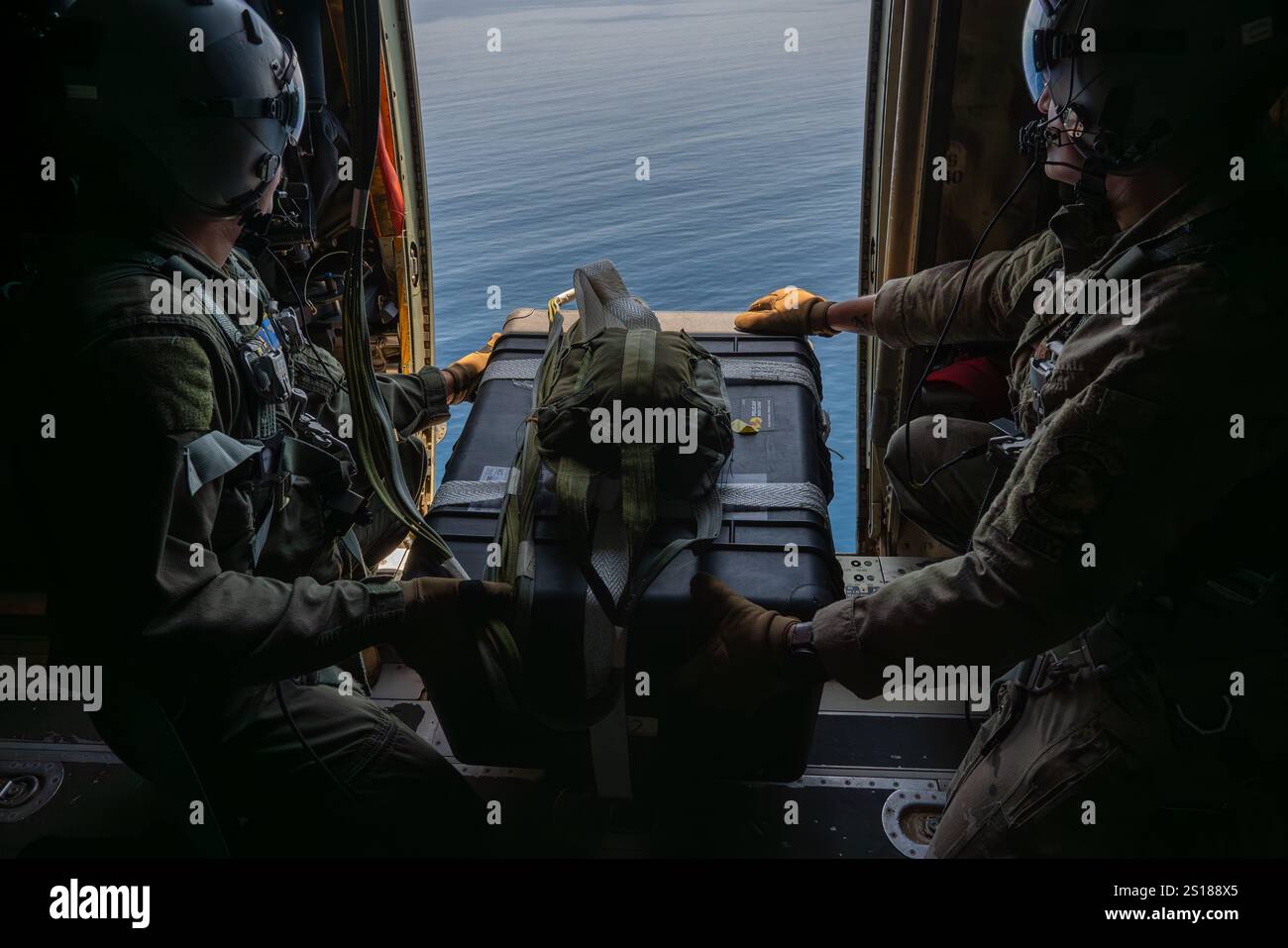 Joint airdrop inspector hi-res stock photography and images - Alamy