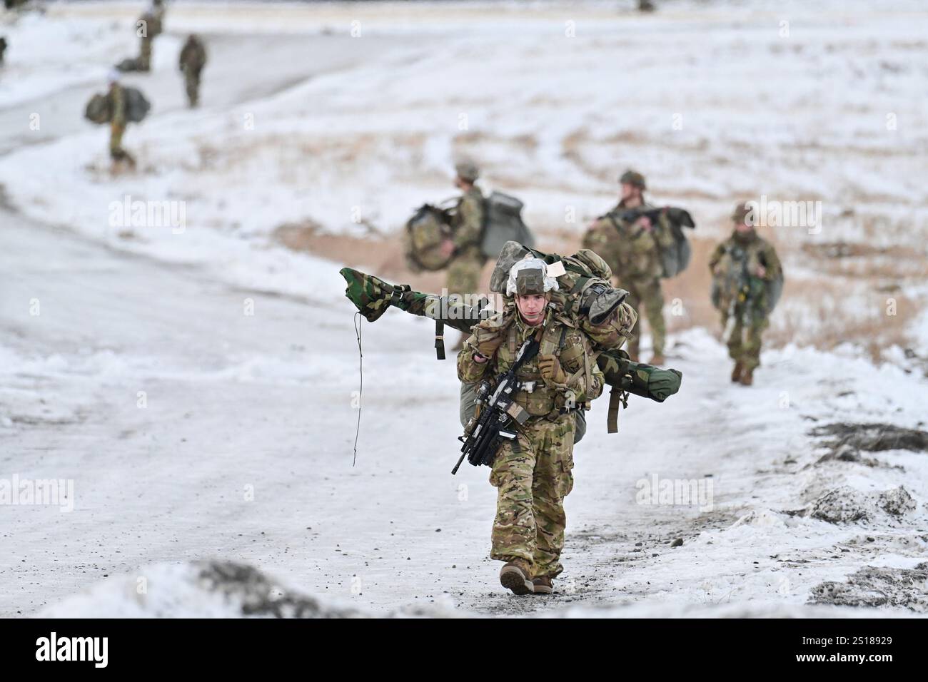 Paratroopers from the 2nd Infantry Brigade Combat Team (Airborne), 11th ...