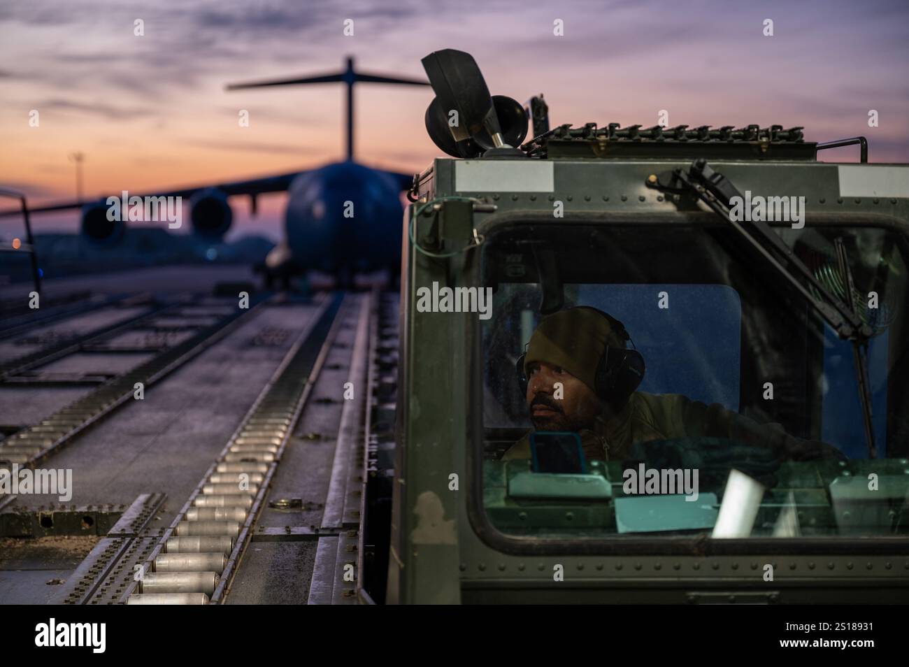 Air force aerial port airman hi-res stock photography and images - Alamy