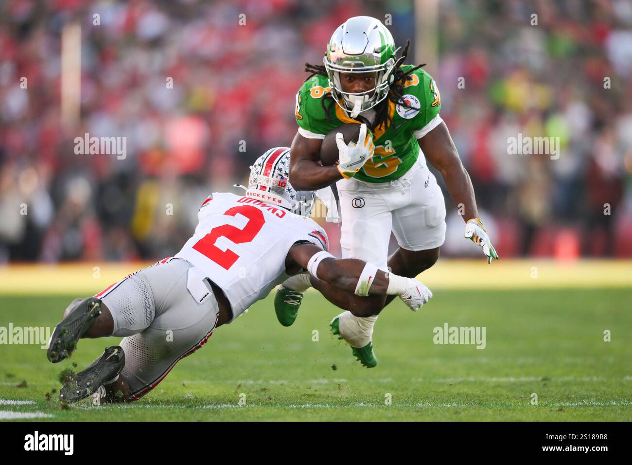Oregon running back Noah Whittington (6) runs against Ohio State safety ...