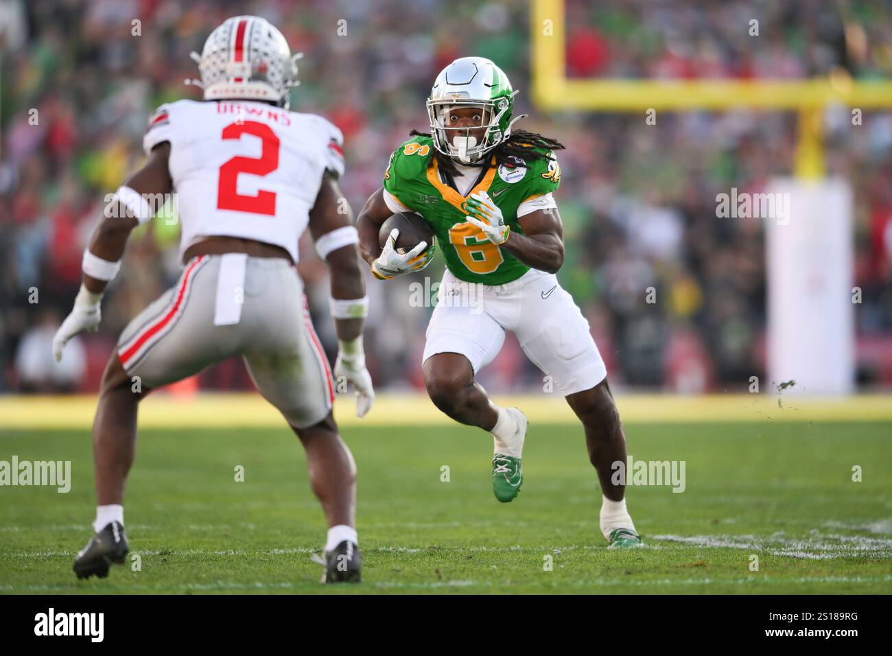 Oregon running back Noah Whittington (6) runs against Ohio State safety ...