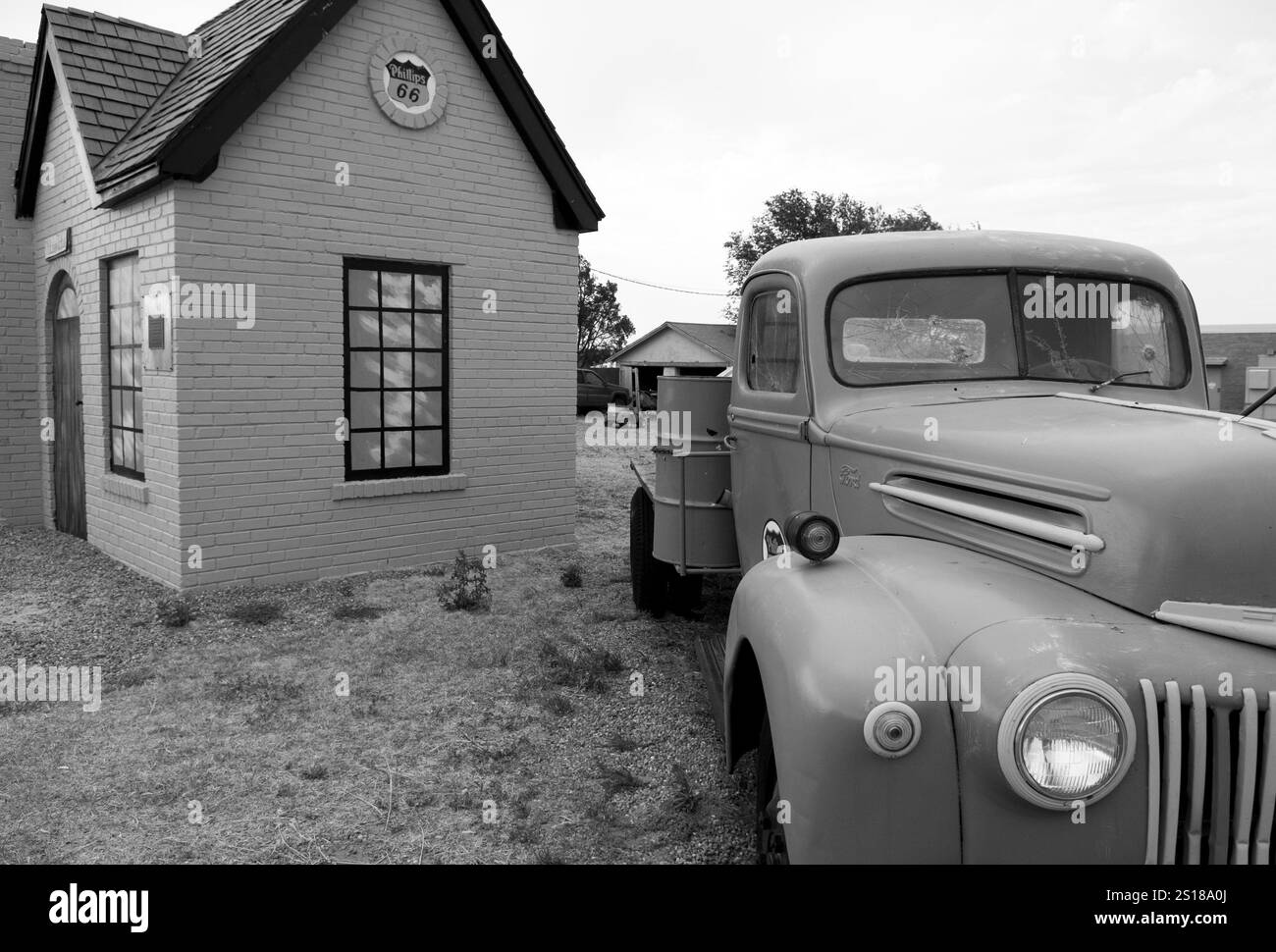Classic Phillips 66 Service Station and truck in McLean, Texas, USA, a ...