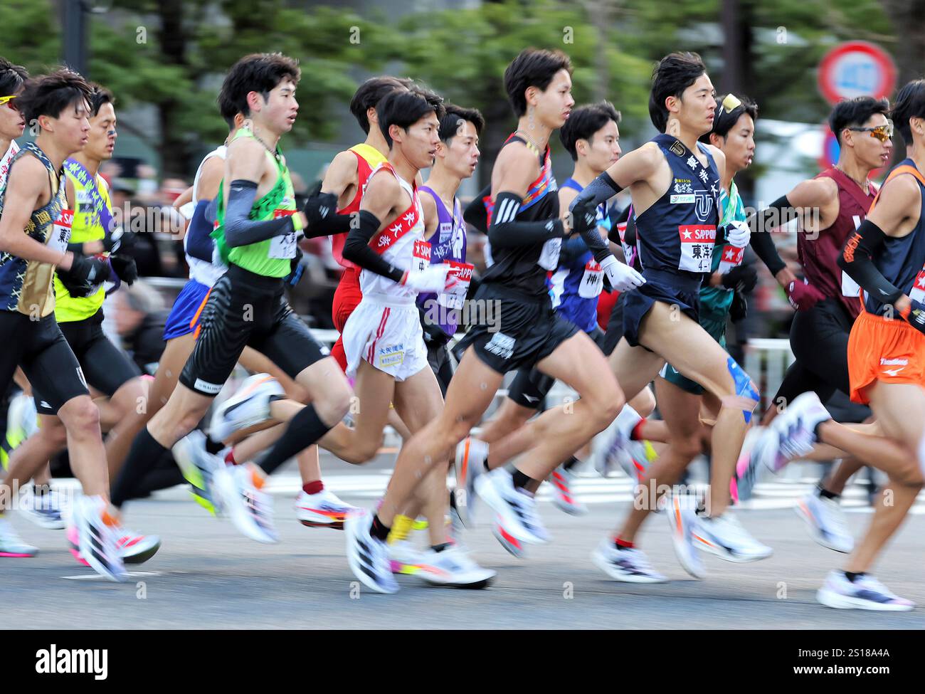21 Runners start in the first section of the two-day Tokyo-Hakone ...
